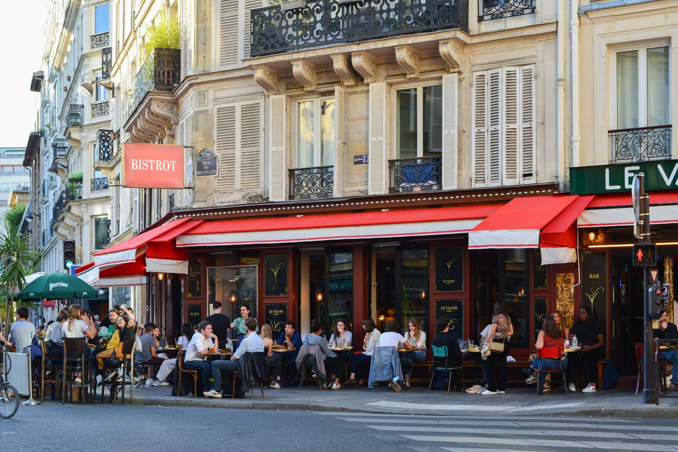Le Valois Bar et Restaurant traditionnel à Paris Métro Blanche & Pigalle
